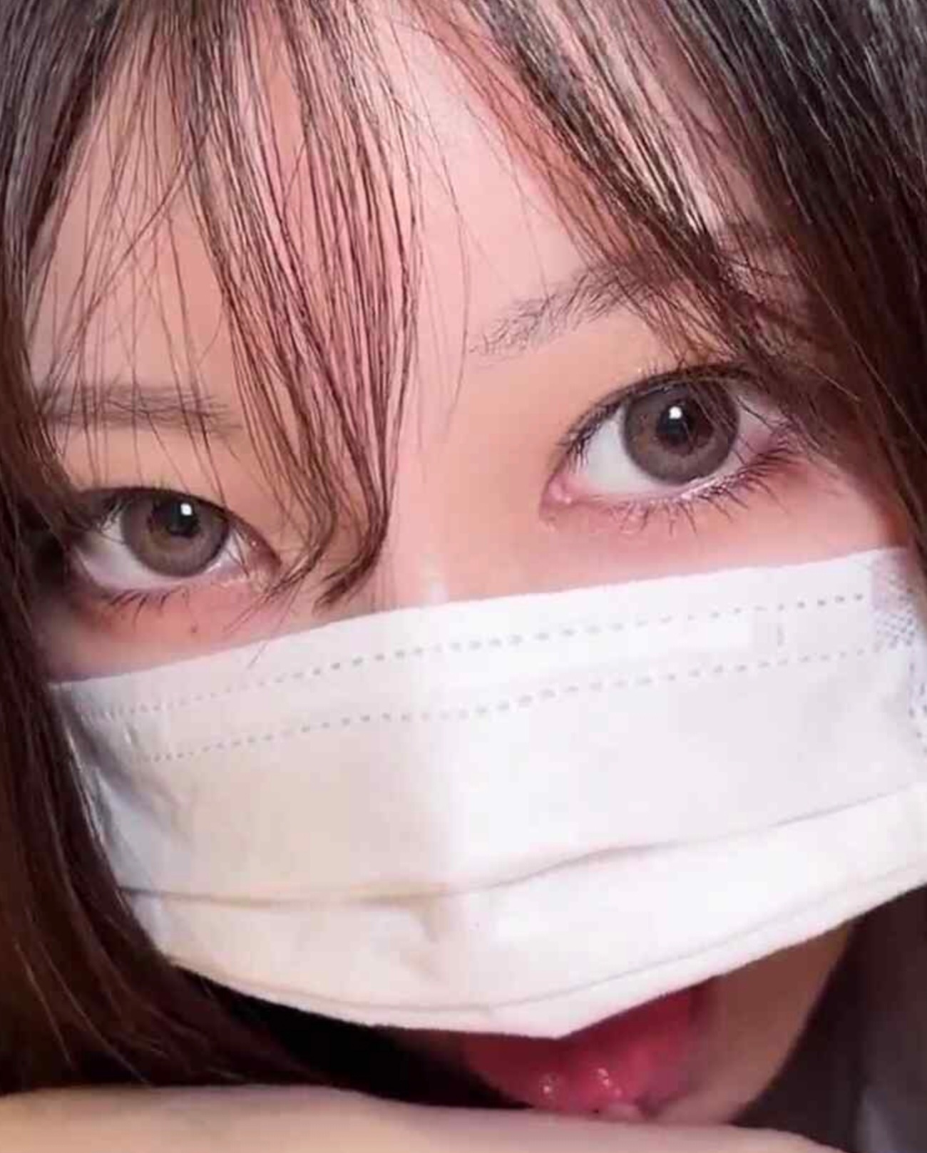 19후방 꼭지를 핥아주는 카리나 눈매의 여성.jyp