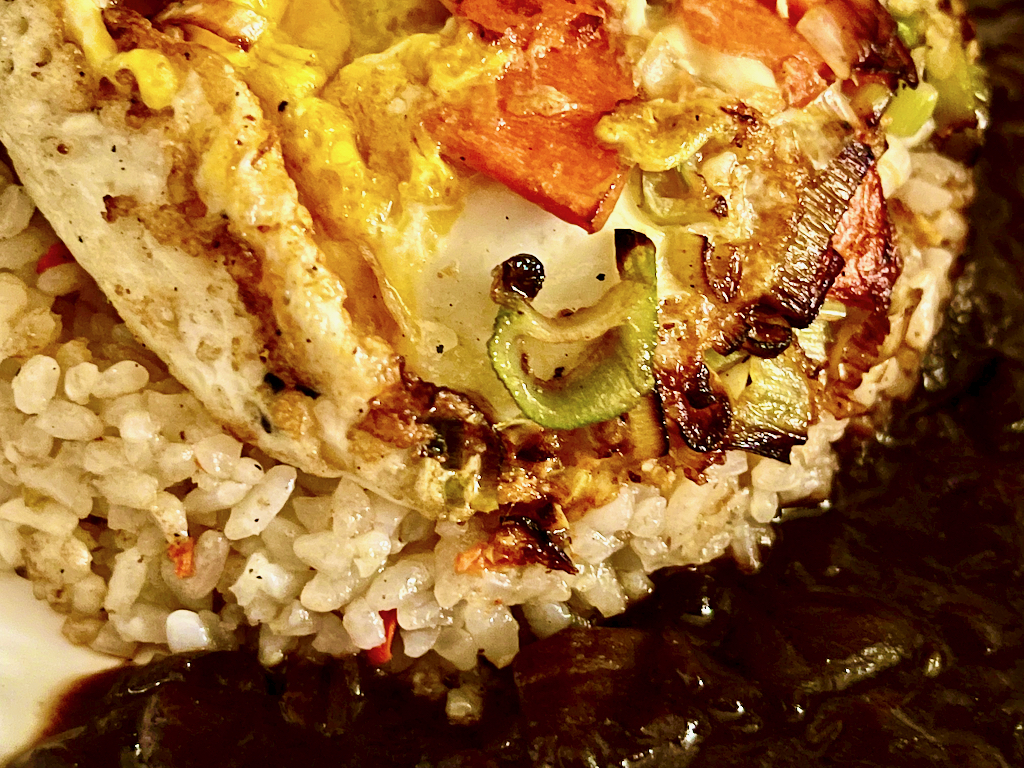 배달 볶음밥이나 먹자..