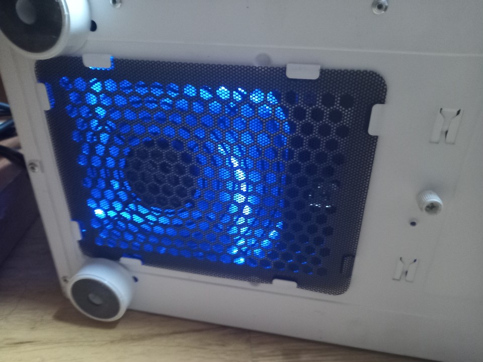 방금 컴터 어떻게 고치냐고 물어봤던 사람인데 ㅠㅠ