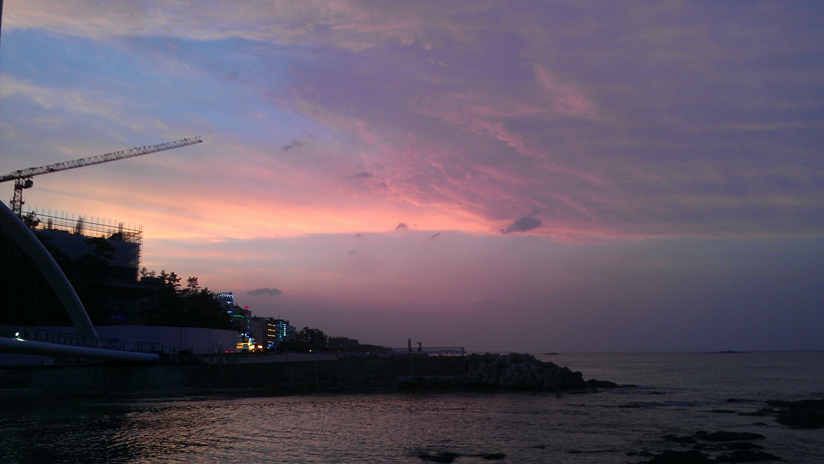 집에 잇으면 혼자 놀아도 안외롭거든