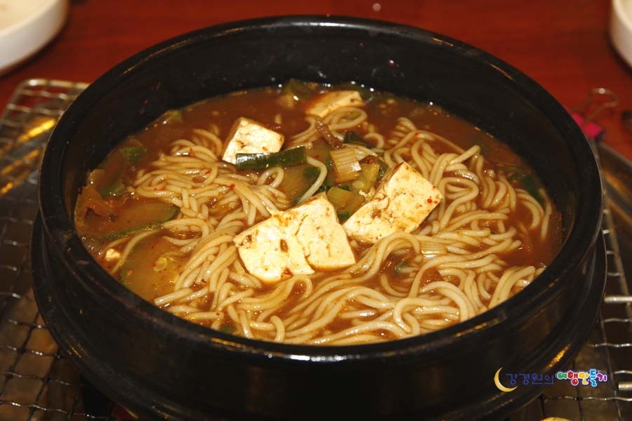 웃자보니까 고기 먹고 후식으로 고민하던데