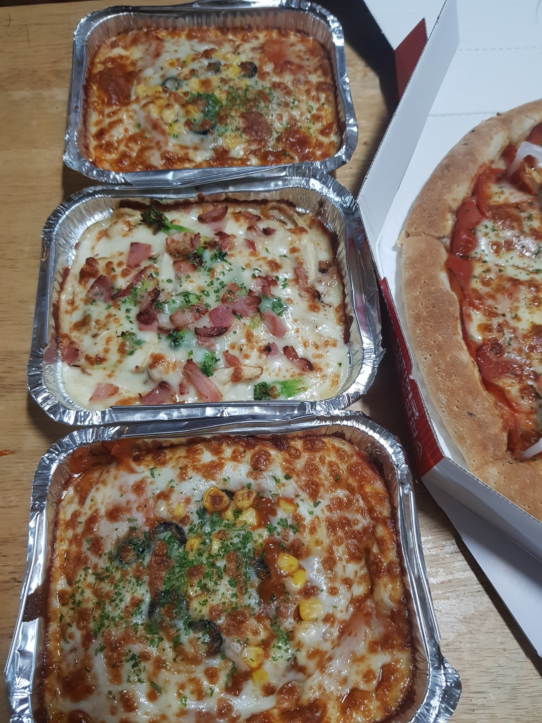 페퍼로니피자에 치즈랑 크러스트 추가 :: 웃긴대학 대기자료