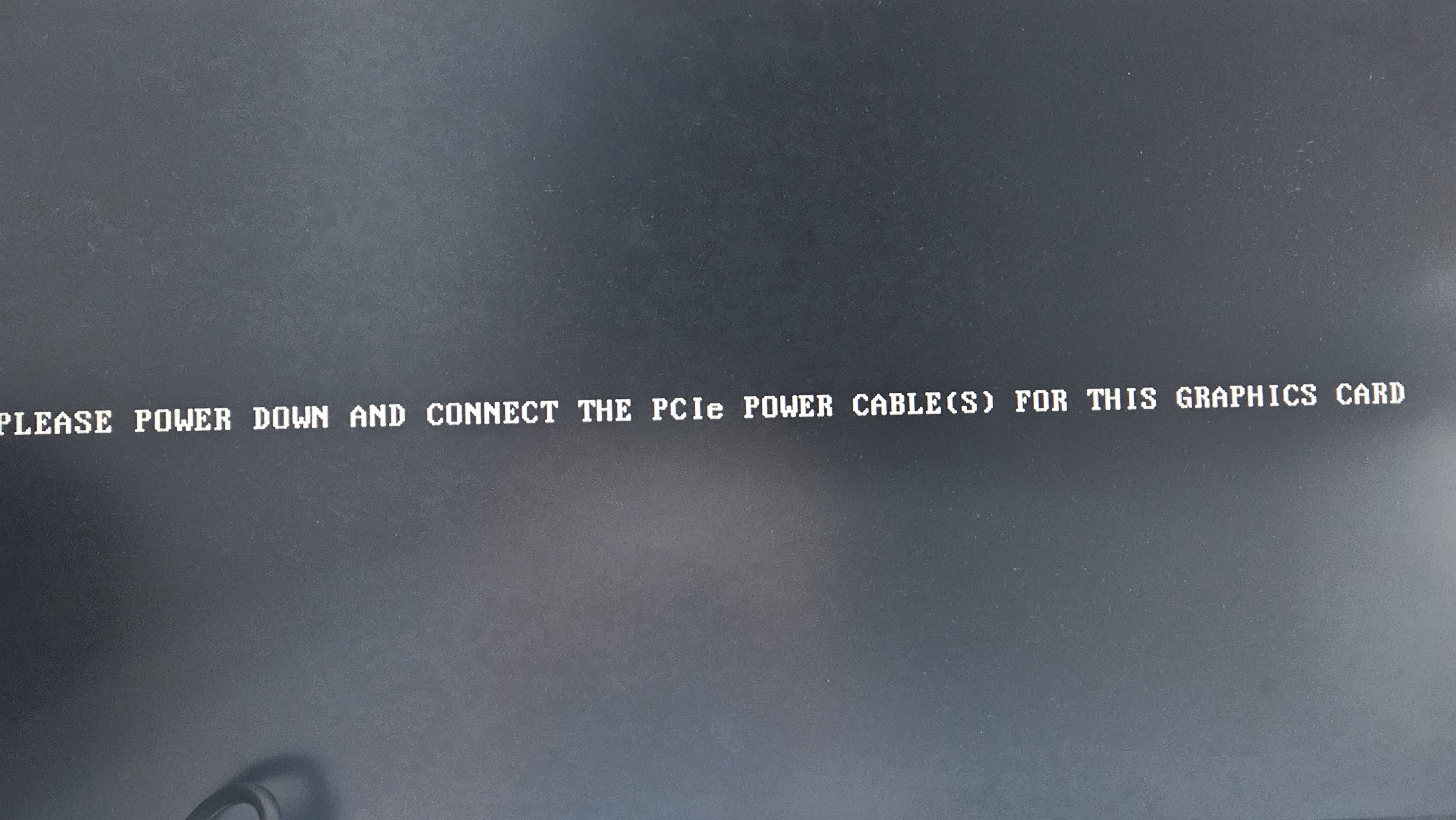 PCI 파워 케이블을 연결하시오