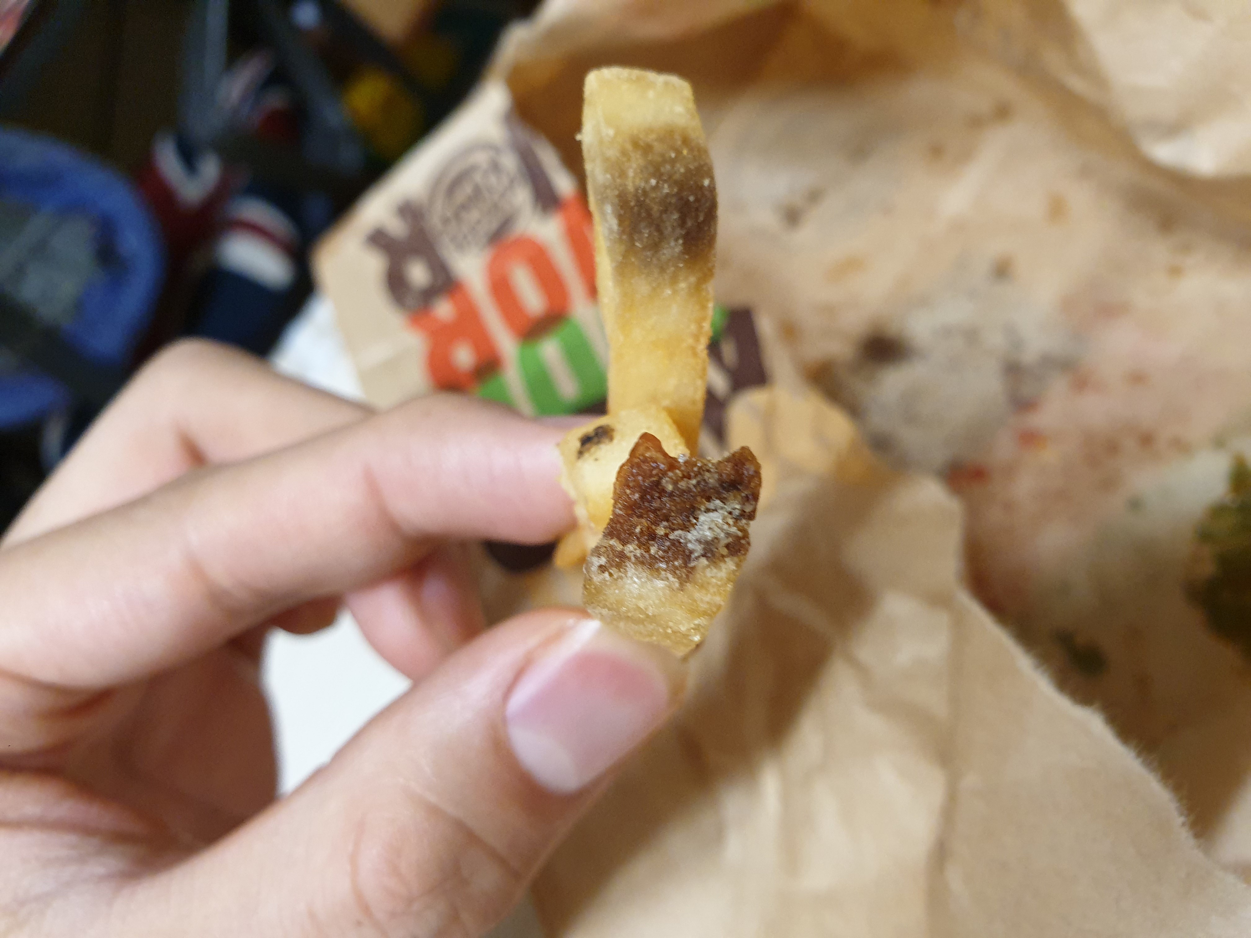 설문 감자튀김에서 검은 부분이 나오면 무슨 생각이 들어?