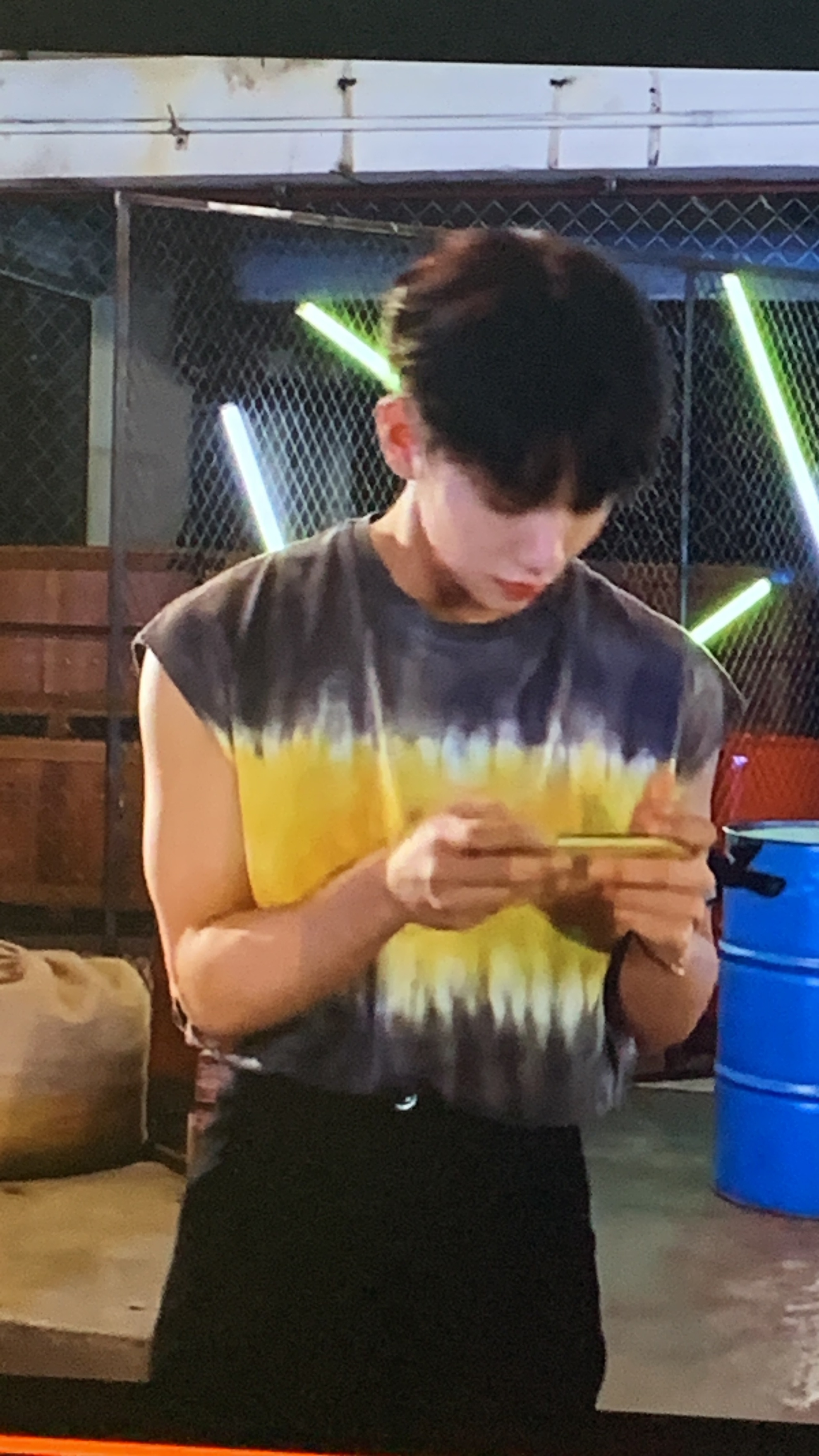 핸드폰 5년째 쓰고있는중인데