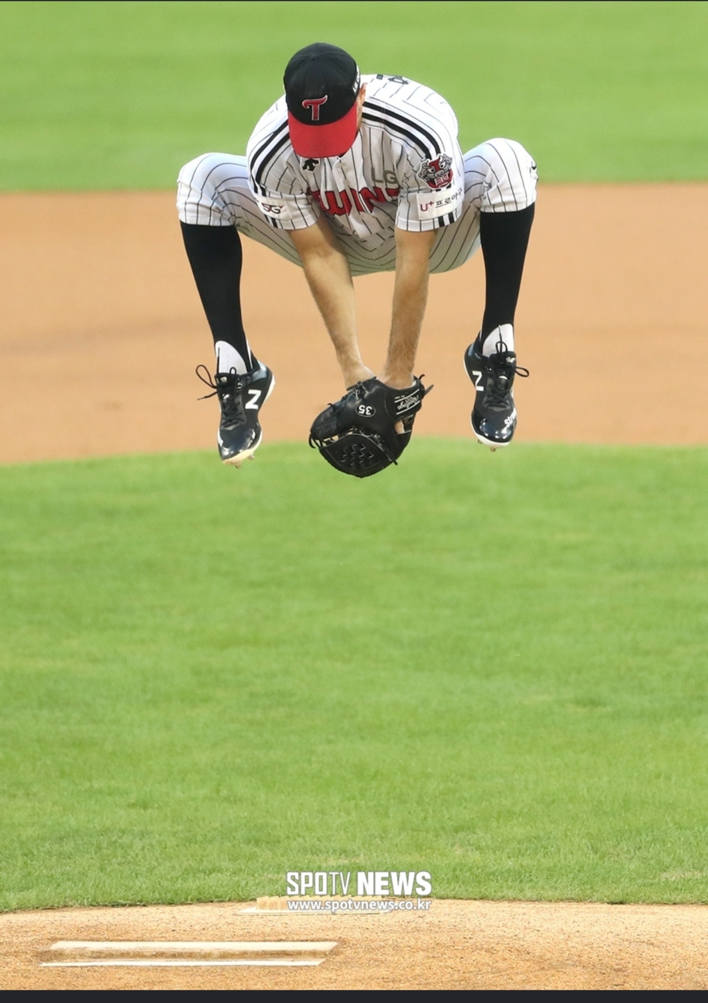 윌슨 기사떳길래 보는데